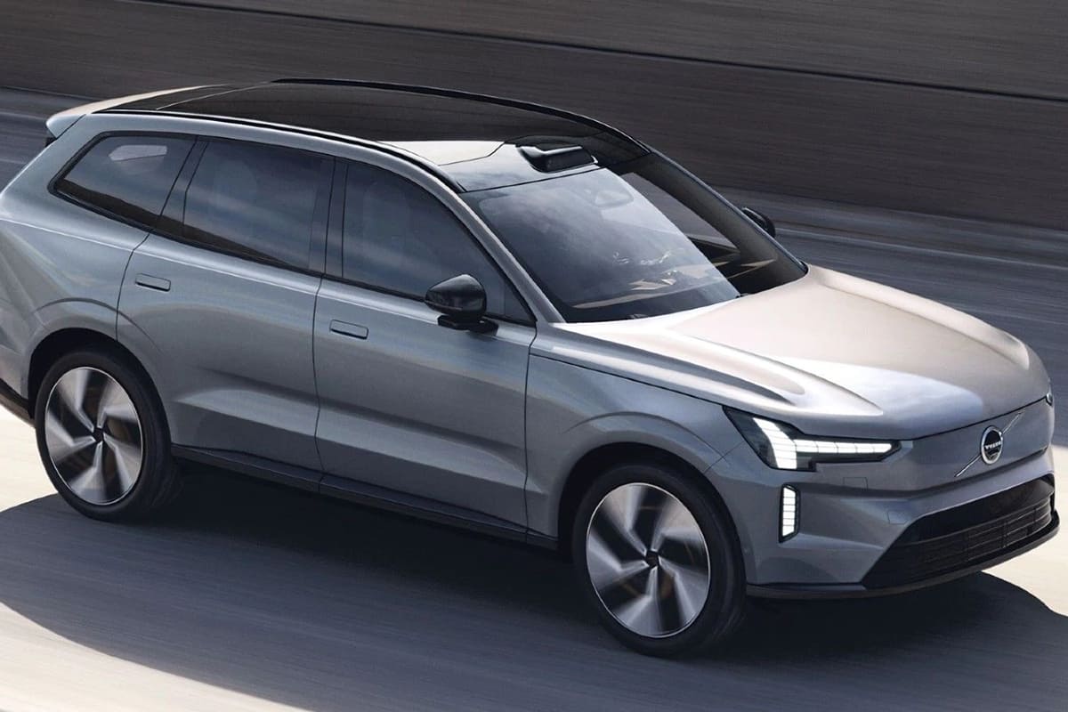 ボルボ初の完全電動車「EX90」の全貌紹介。見た目も機能も規格外の車の日本上陸は？